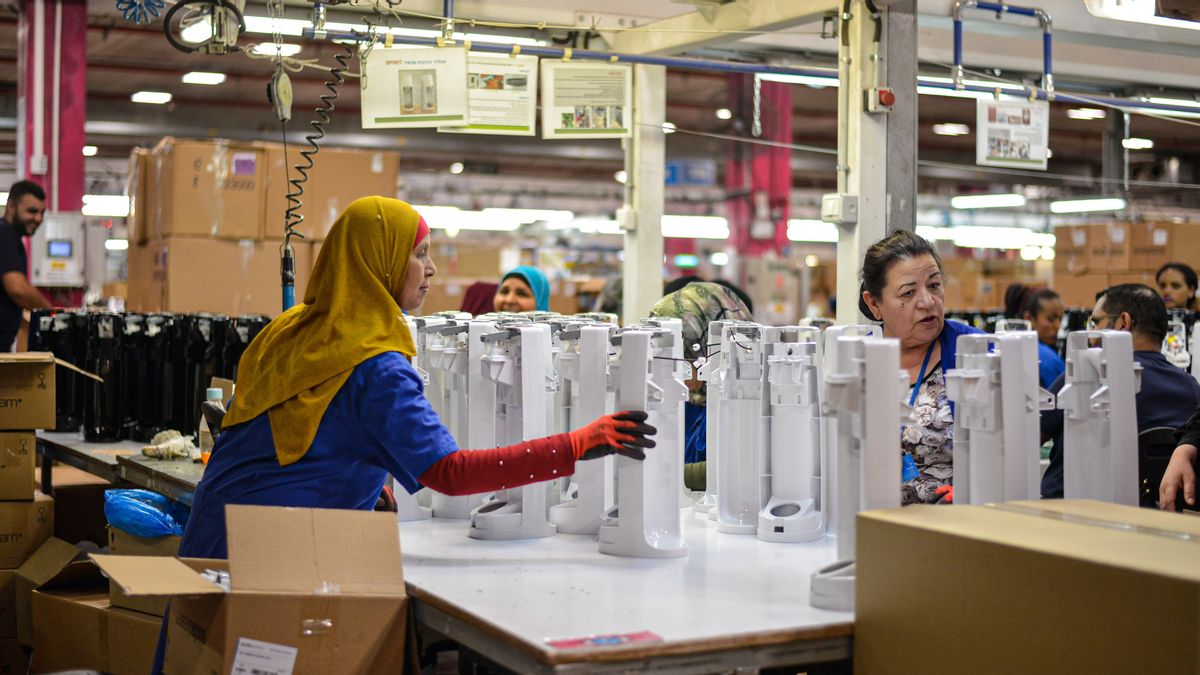 Komponen dan Elemen Biaya Produksi - Kledo Blog