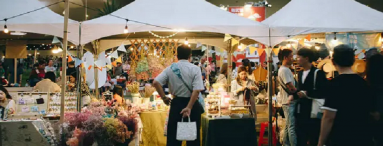 Tips Dekorasi Stand Bazar Agar Menarik Banyak Pengunjung - Kledo Blog