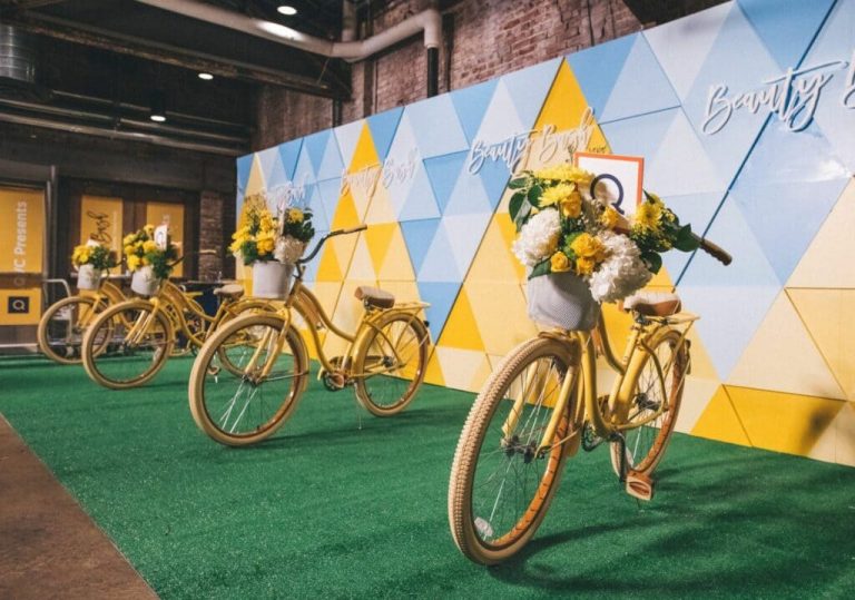 Tips Dekorasi Stand Bazar Agar Menarik Banyak Pengunjung - Kledo Blog