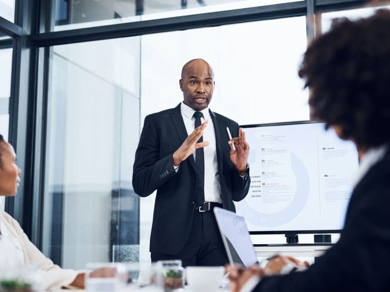 Jabatan CFO: Skill, Tugas, Bedanya dengan CEO, COO, dan CMO